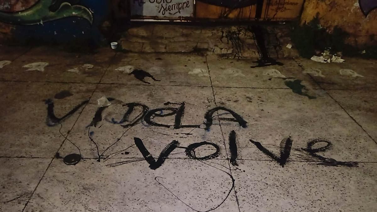 Vandalizaron un bachillerato popular con frases que reivindican la ... Vandalizaron un bachillerato popular con frases que reivindican la ...
